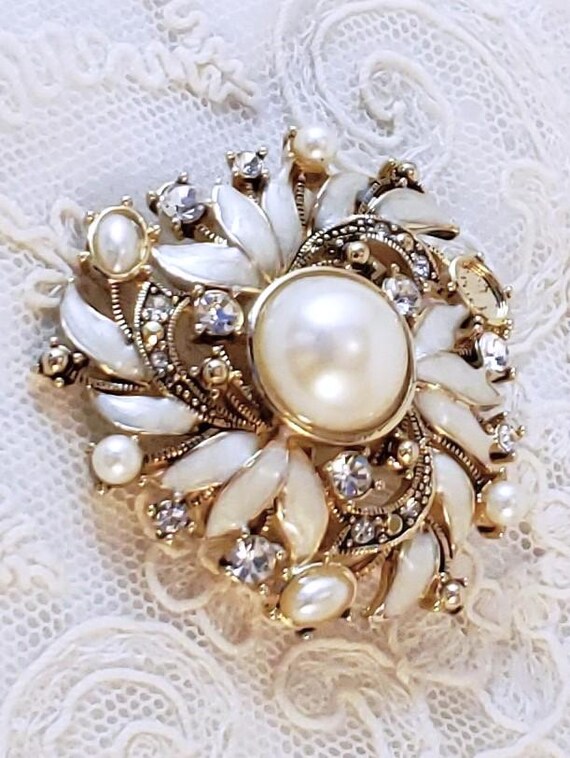 Vintage 40s Monet Wedding Brooch Pin, Gold Faux Pearl… - Gem