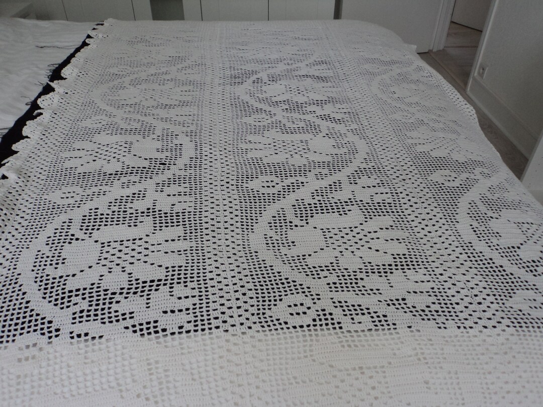French Vintage Stunning Hand Crocheted White Single Bedspread or Throw ...