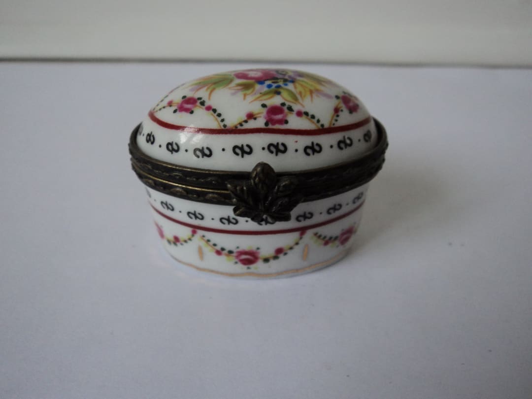 Limoges Vintage Porcelain Art Collectable Pill Box - Etsy