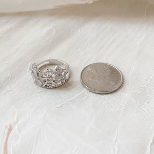 Queen Elizabeth II Ring - Queen of England - London Skyline - Sterling ...