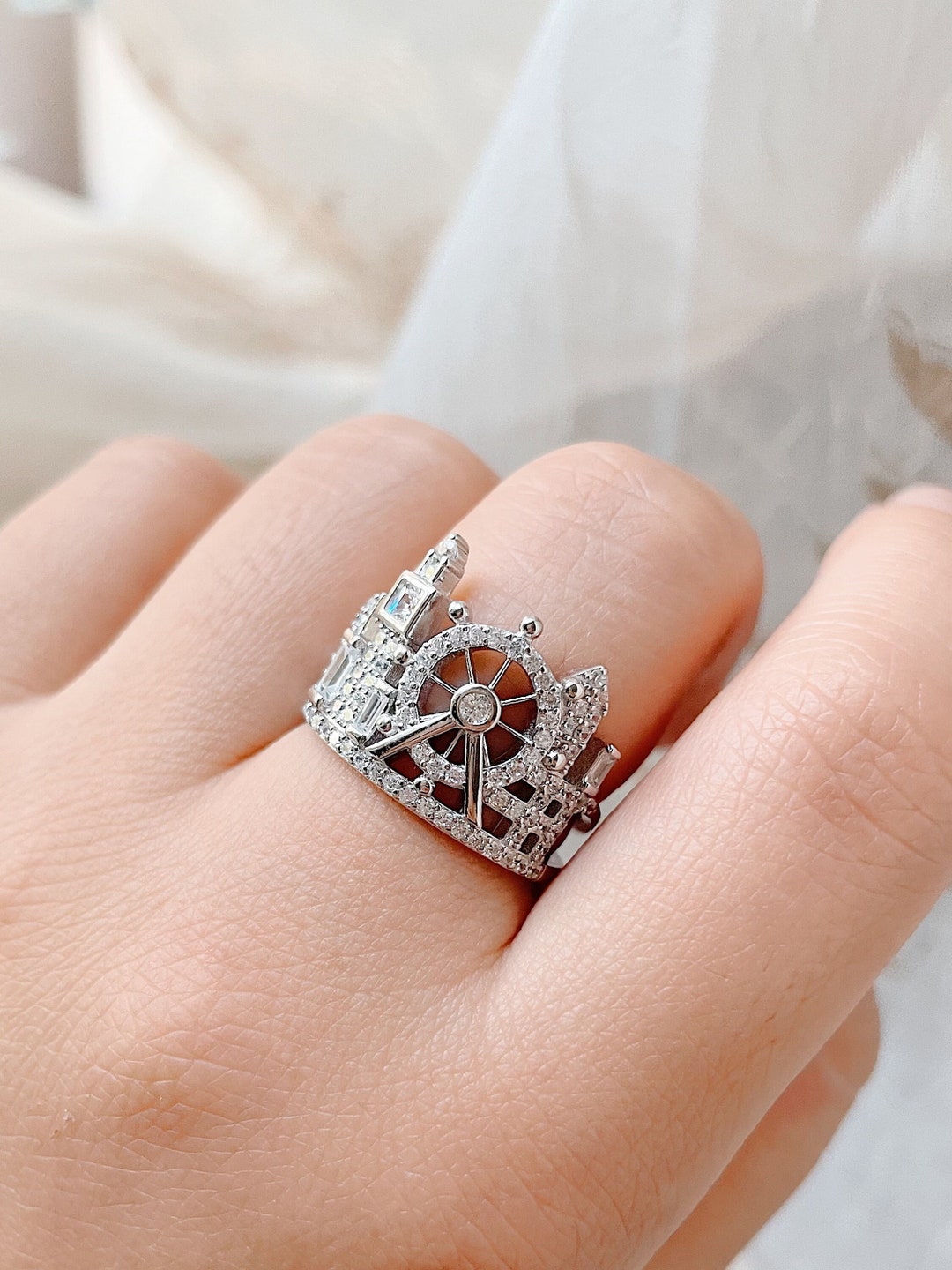 Queen Elizabeth II Ring - Queen of England - London Skyline - Sterling ...