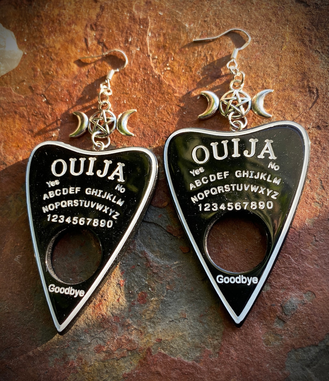Schwarze Ouija Spirit Board inspirierte Planchette mit dreifachen ...