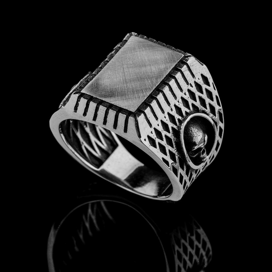 Grid Pattern Signet Ring With Skull Heads Decorated on Sides--925 ...