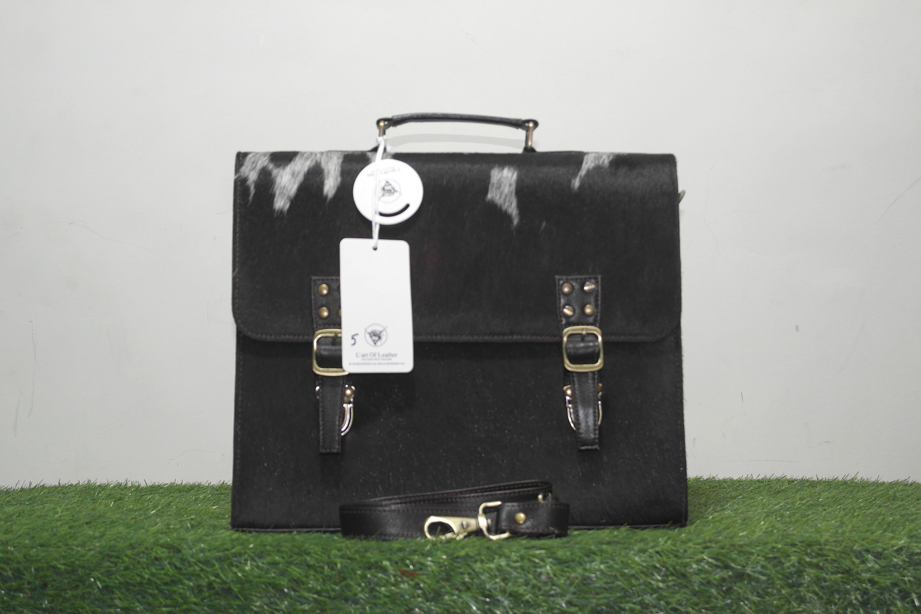 Stylish Laptop Bag: Trendy Design for On-the-go Professionals Cowhide ...