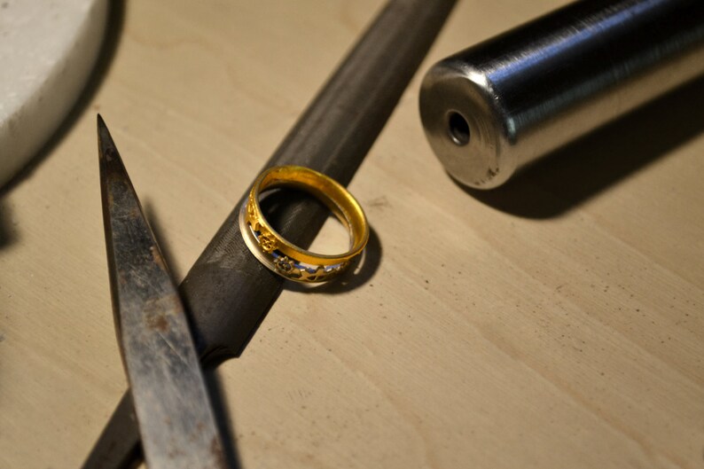 Engineer's Gold and Platinum Wedding Ring With Interconnected Gears ...