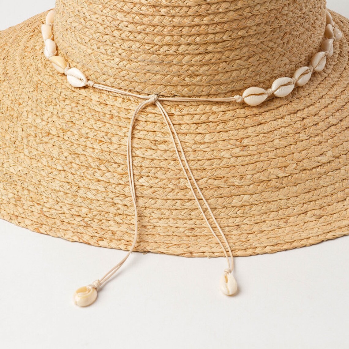 Shell Chains Are Decorated With High Flat Tops With Large - Etsy