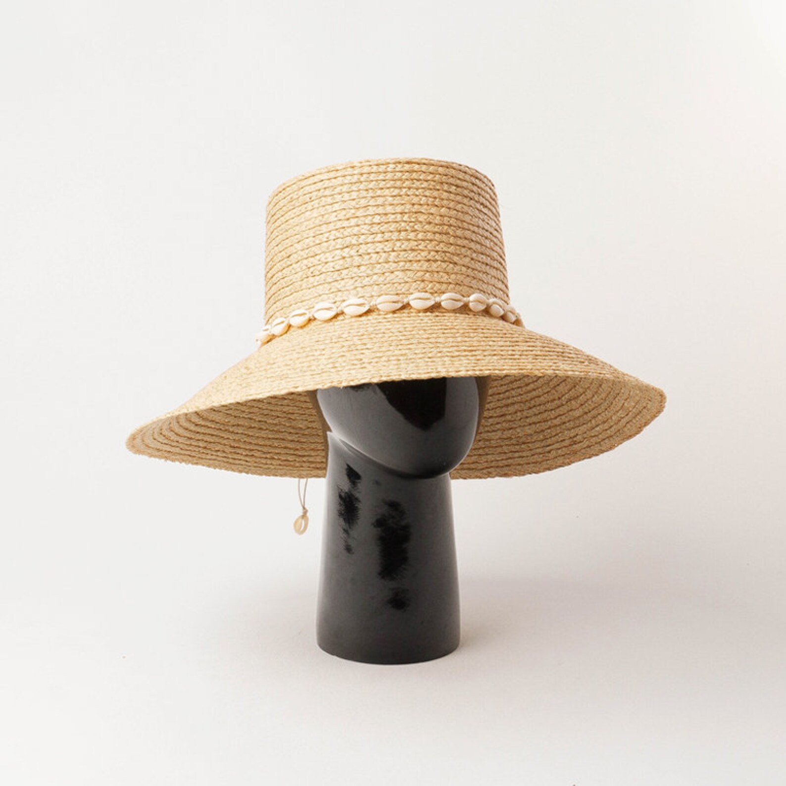 Shell Chains Are Decorated With High Flat Tops With Large - Etsy