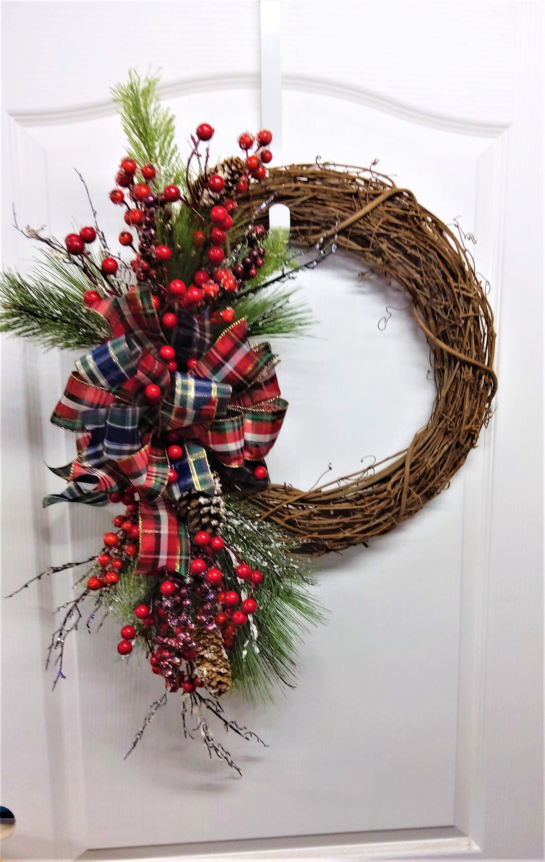 Rustic Christmas Grapevine Wreath With Berries and Plaid - Etsy