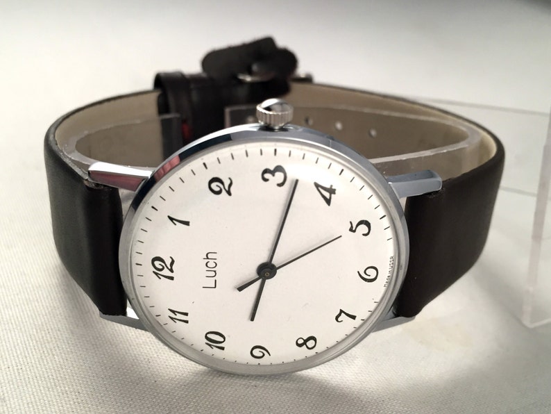 Sleek Vintage Men Watch "ray" (luch). Classic Dial, Round Face ...