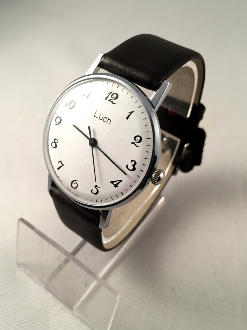 Sleek Vintage Men Watch "ray" (luch). Classic Dial, Round Face ...