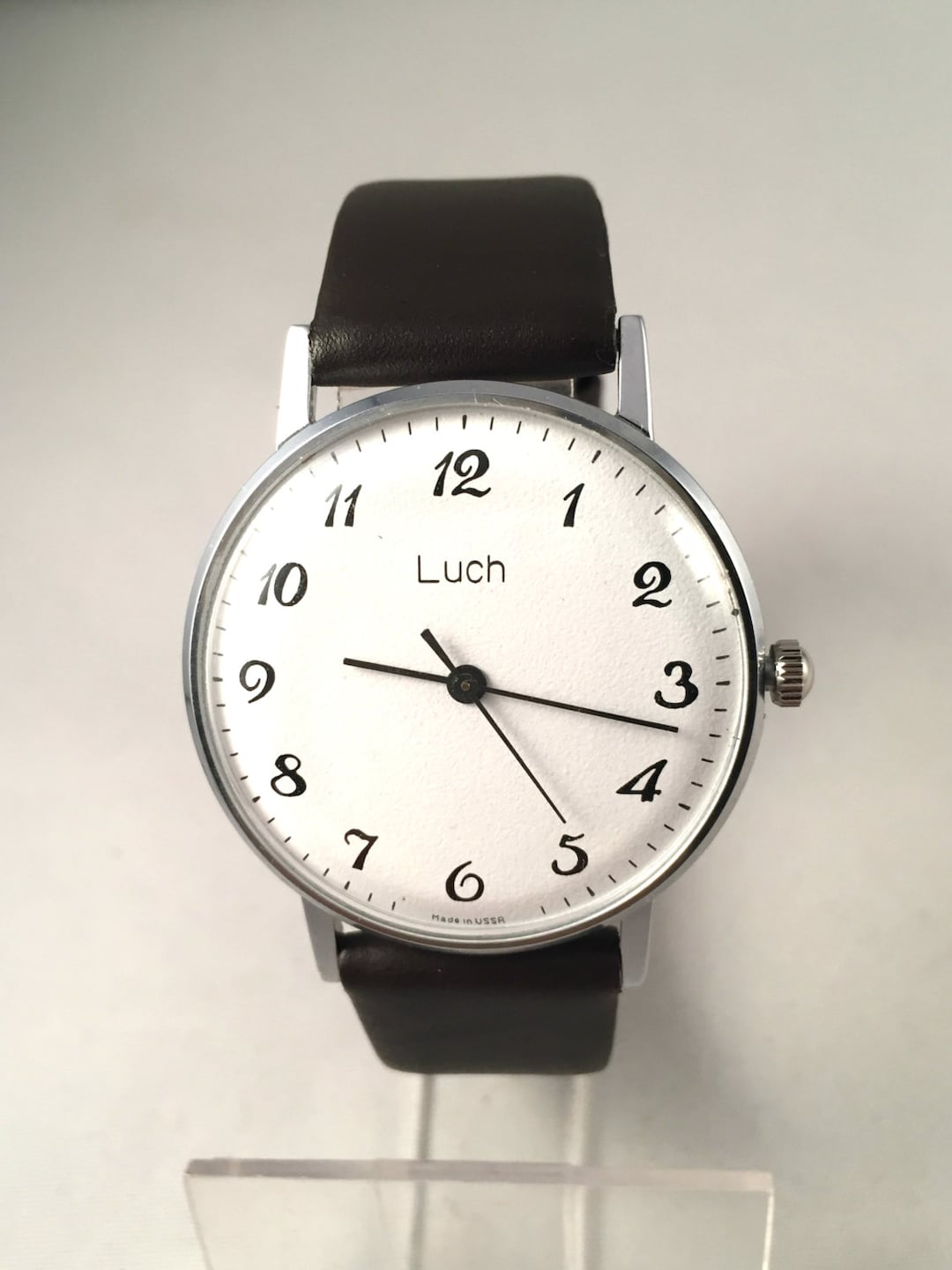 Sleek Vintage Men Watch "ray" (luch). Classic Dial, Round Face ...