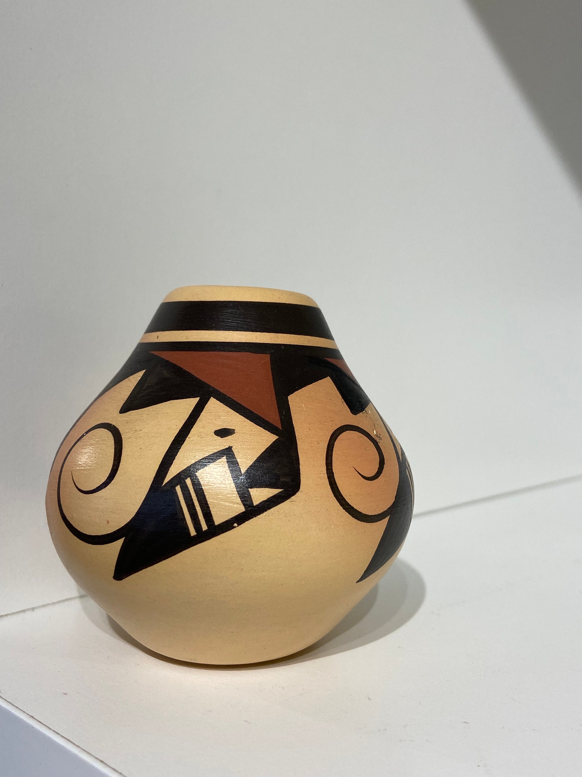 NATIVE AMERICAN HOZONI Pottery Signed Keda Dineh , Navajo , Clay ...