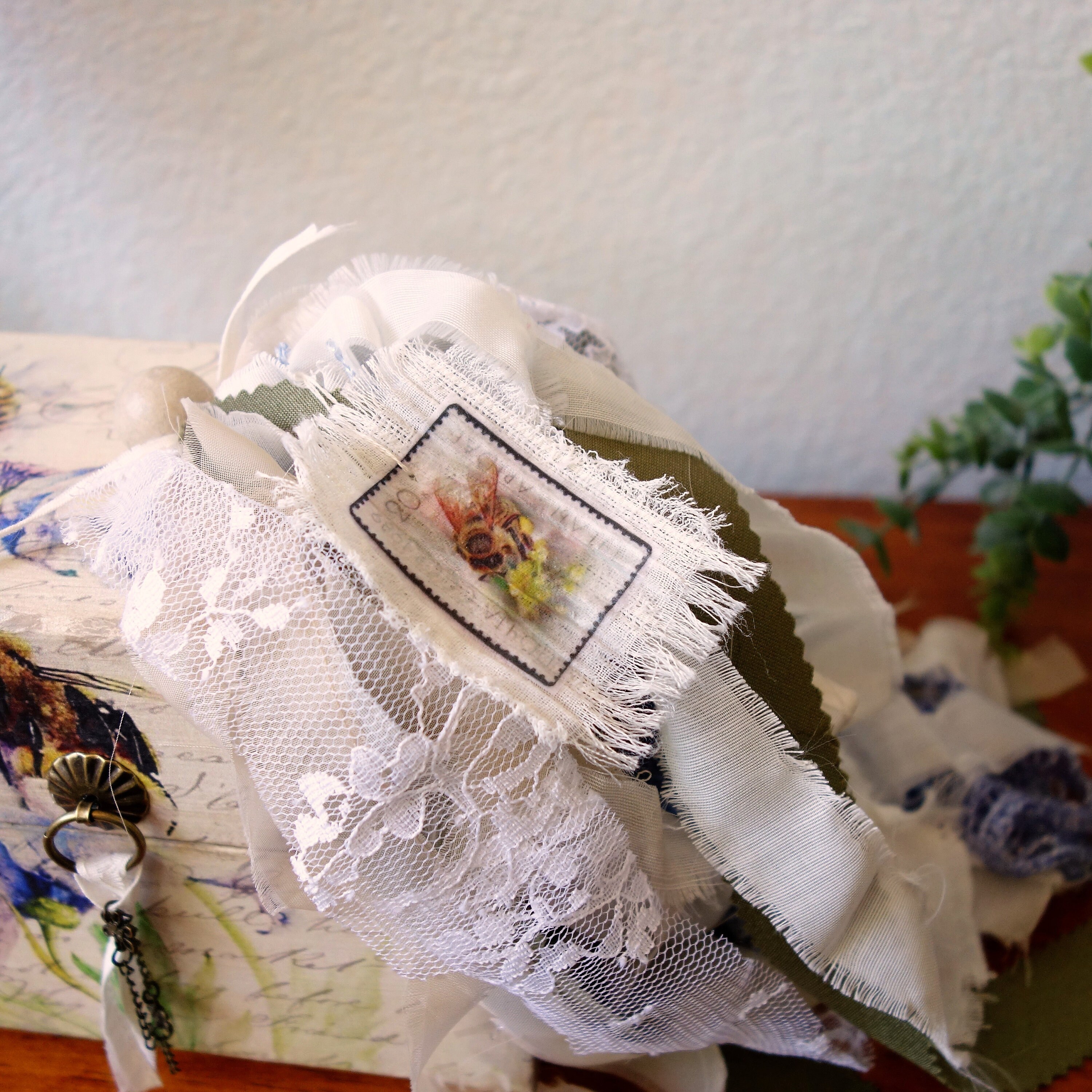 Vintage Style Honey Bee Storage Box, Antique Lace Decorative Storage ...