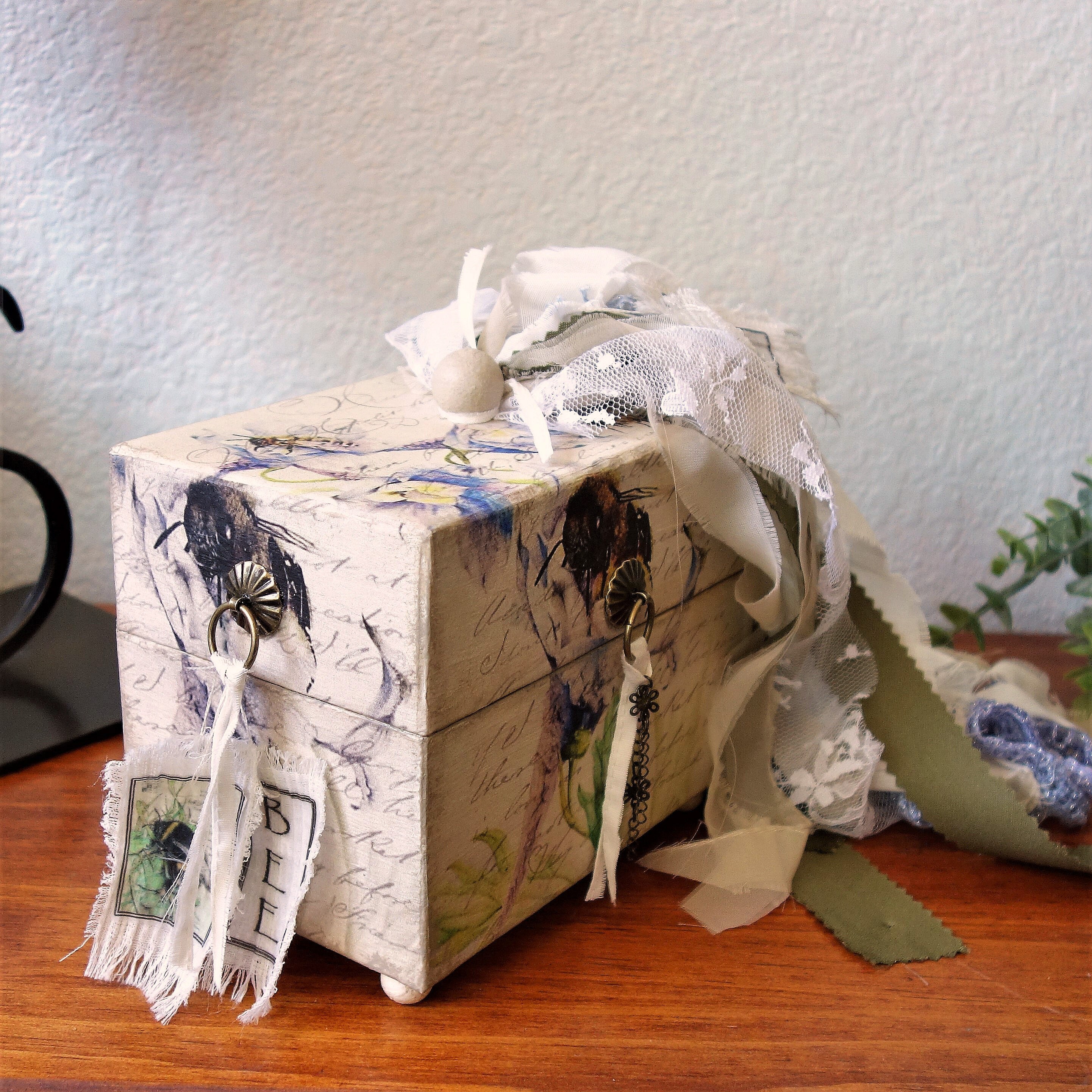 Vintage Style Honey Bee Storage Box, Antique Lace Decorative Storage ...