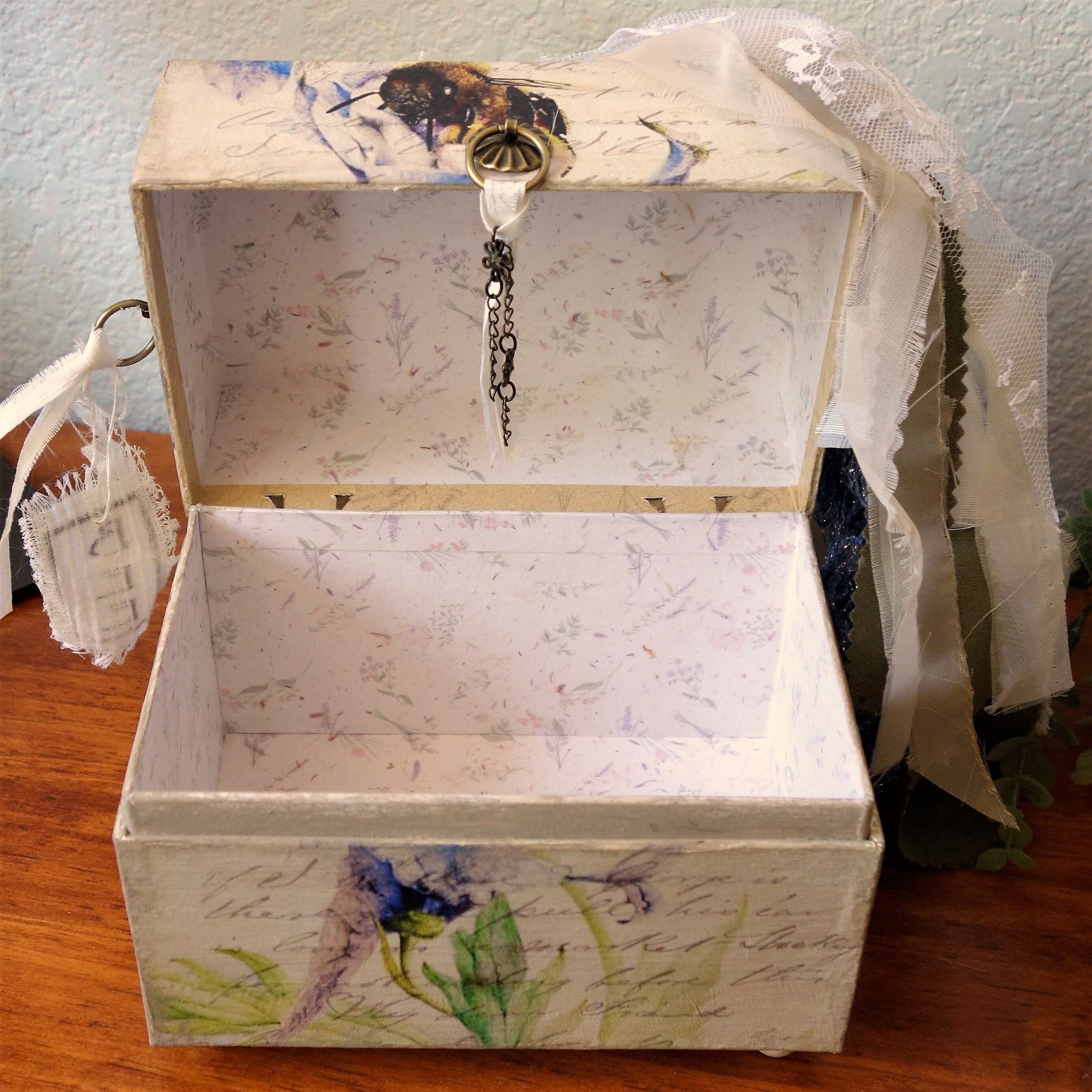 Vintage Style Honey Bee Storage Box, Antique Lace Decorative Storage ...