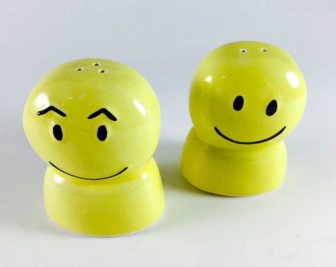 Vintage Happy Face Salt and Pepper Shakers Retro Yellow Smiley Face ...