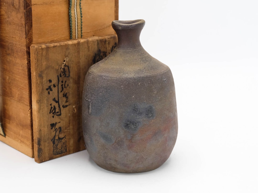 Tokkuri Sake Bottle by 76th Kanashige Riemon Bizen Ware Sangiri ...