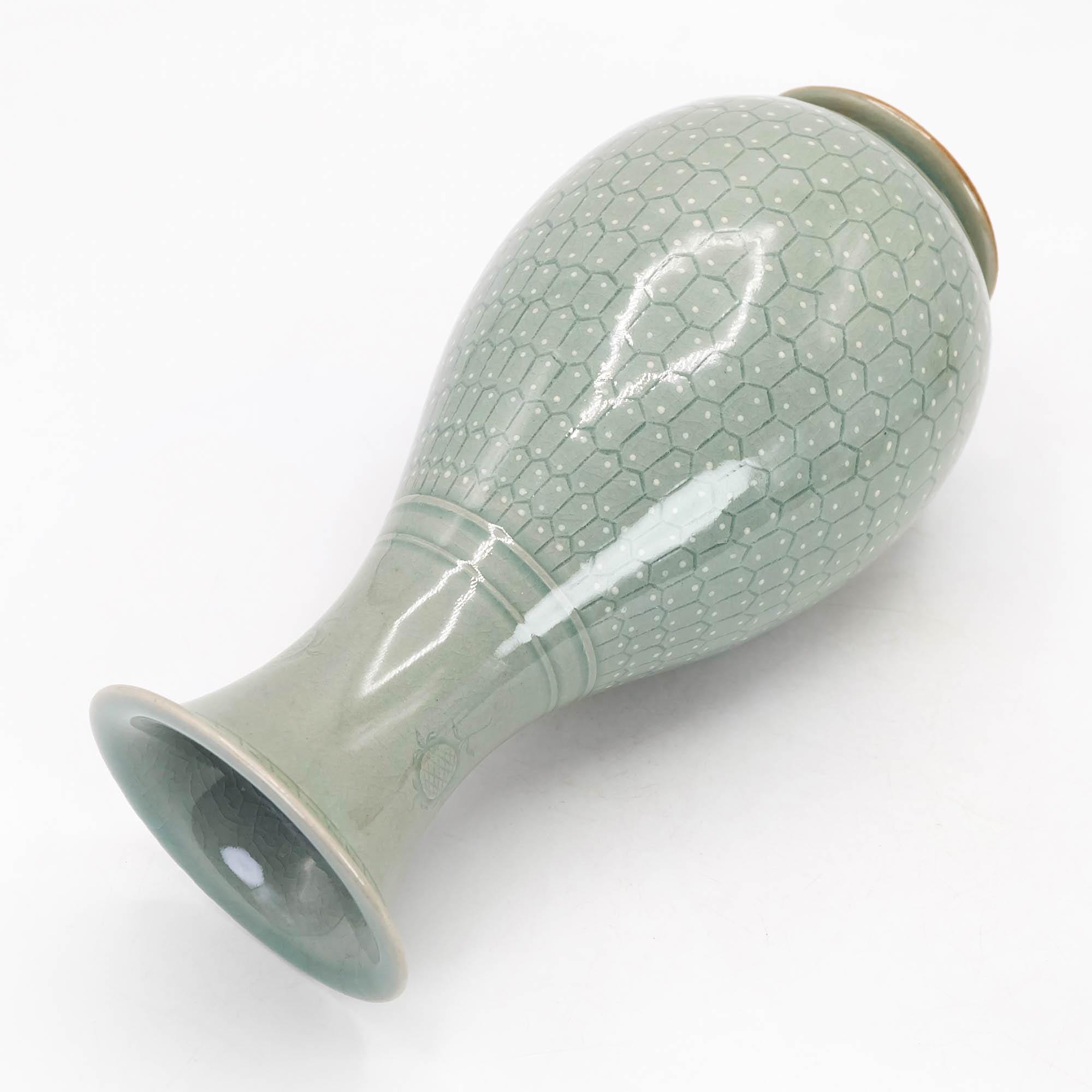 Korean Celadon Vase Turtle Shell & Sunflower Design by Lee Chang-sang ...