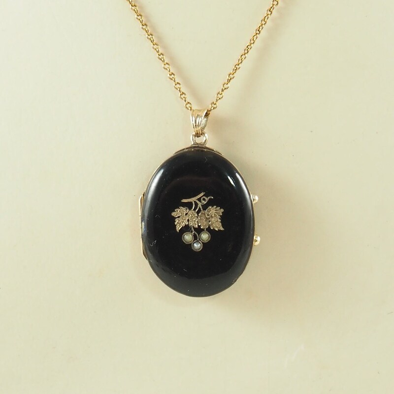 Victorian Locket - Etsy