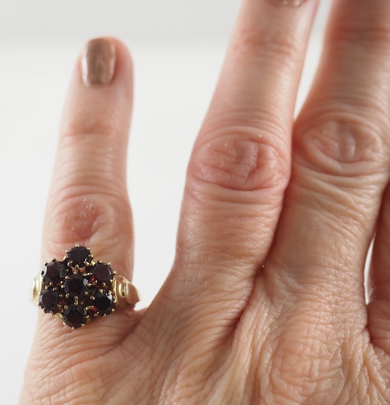 Antique Edwardian Bohemian Garnet Cluster Ring, 7 Fac… - Gem