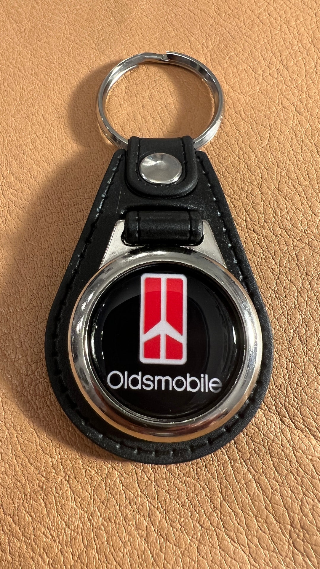 OLDSMOBILE KEYCHAIN BLACK Red Retro Look - Etsy