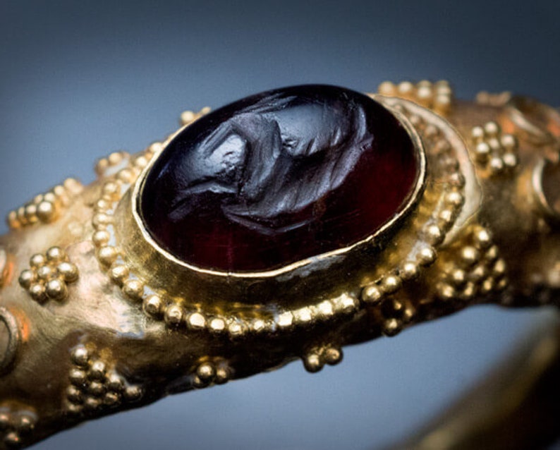 Antiguo granate romano Intaglio Anillo de Oro - Etsy España