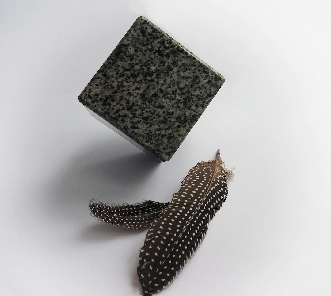 Keepsake Urn for Ashes in Minimalist Style Cremation Urn Zero Gravity ...