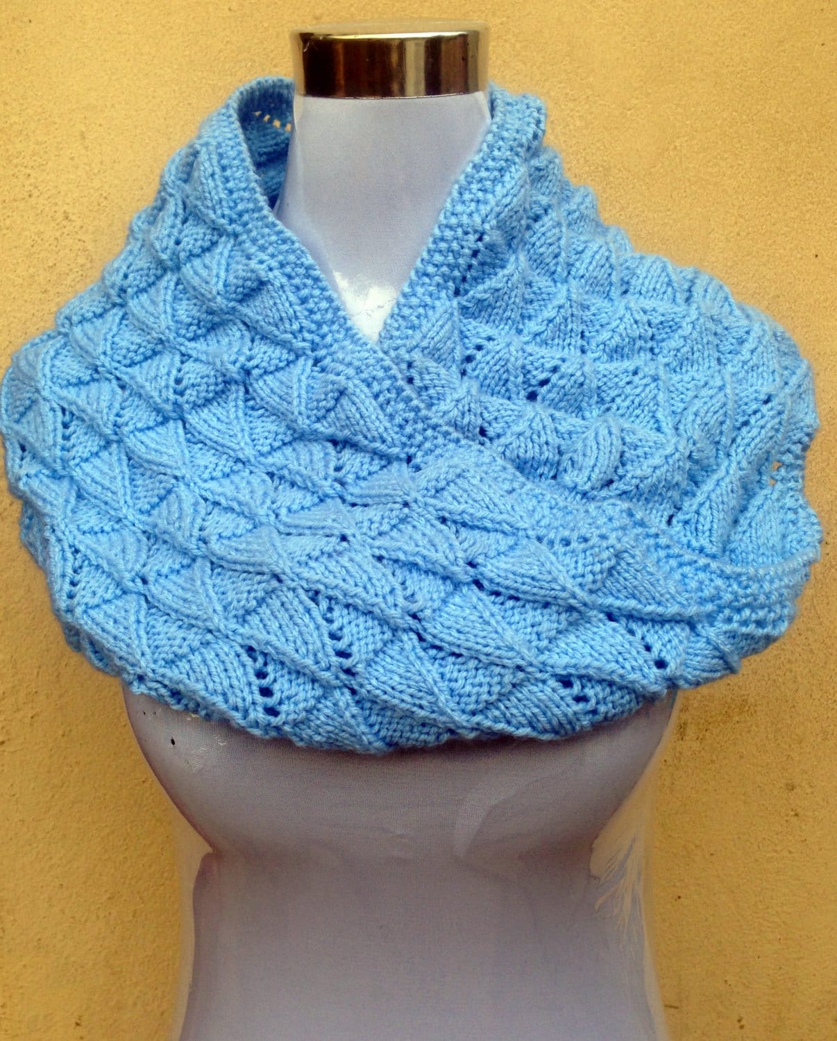 Moebius Cowl Knitting Pattern - Lacy Triangles Moebius Scarf - Lacy ...