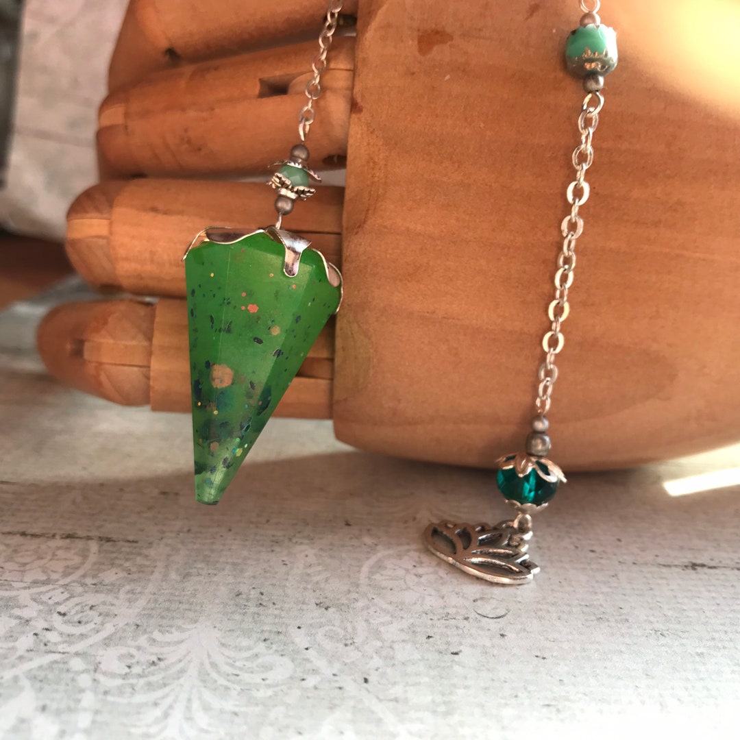 Divination Dowsing Scrying Pendulum in Green and Silver-glow - Etsy