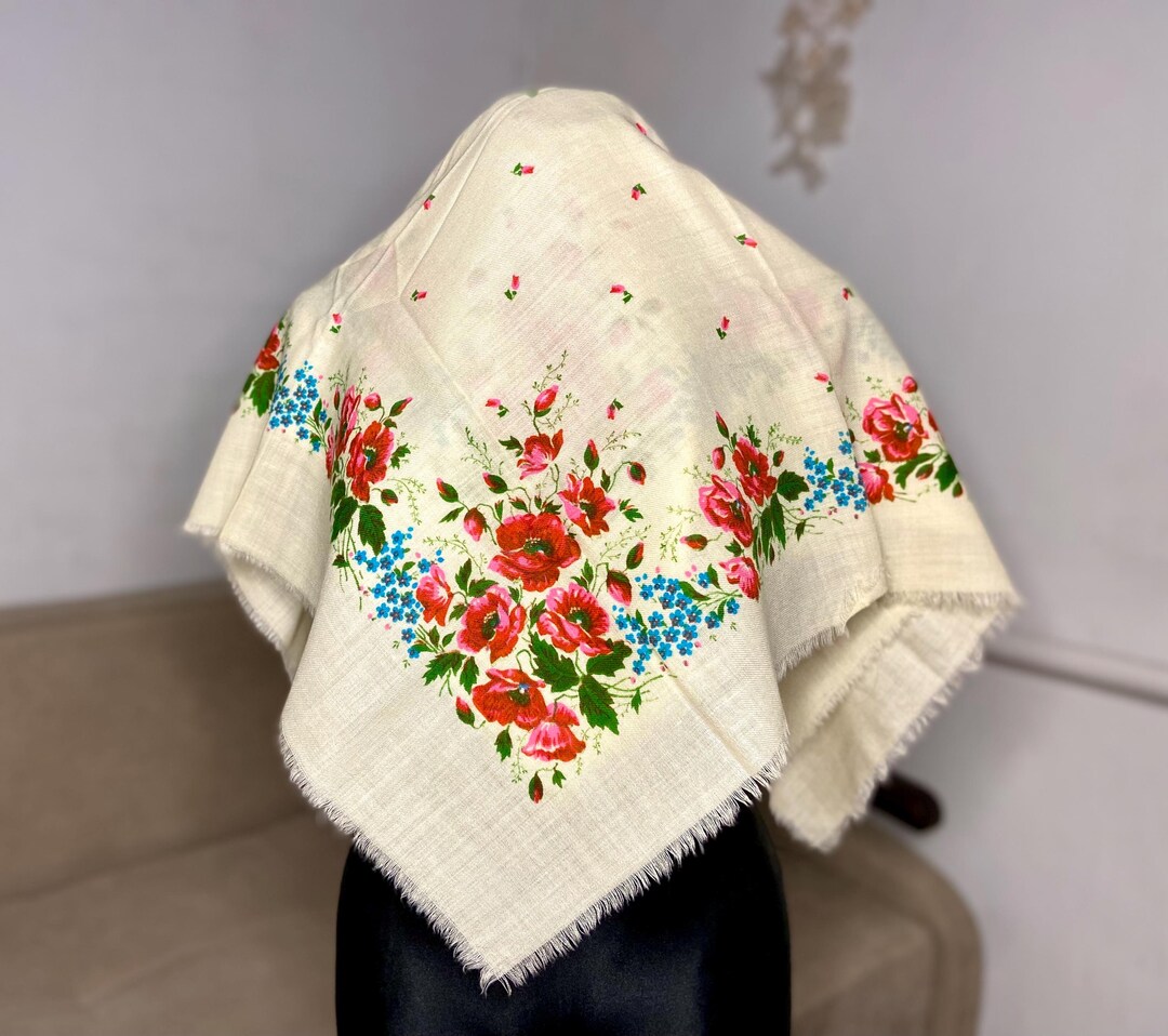 Vintage Woolen Polish Vintage Traditional Shawl, White Romanian Wool ...