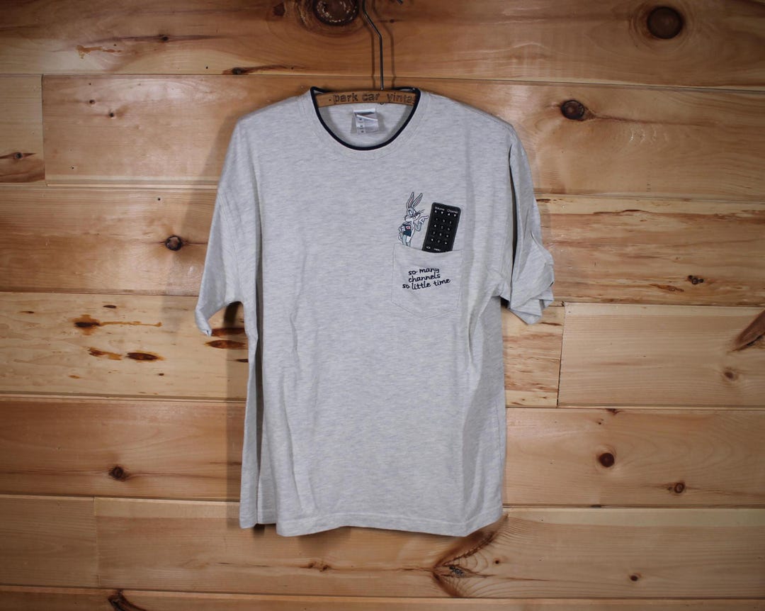 Vintage Bugs Bunny Looney Tunes Front Pocket TV Remote T-shirt Adult ...