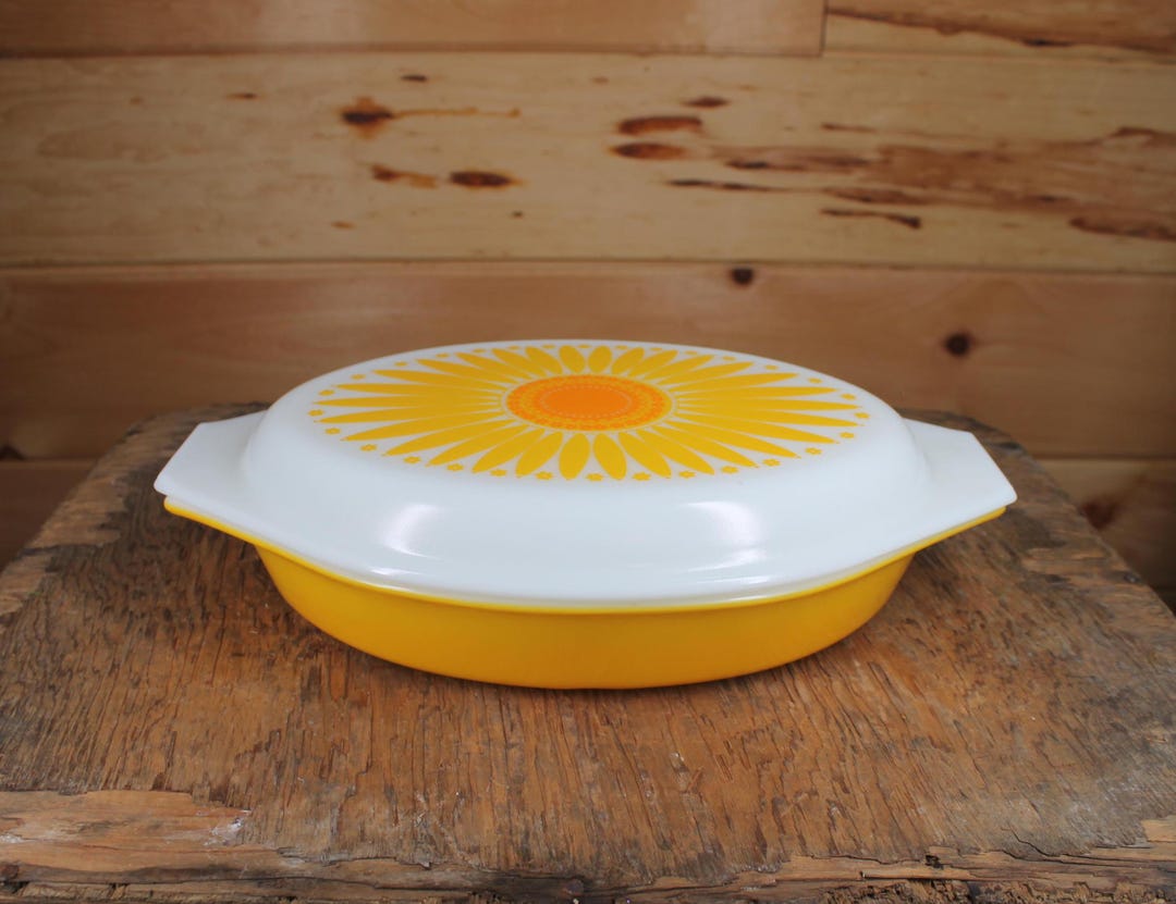 Vintage Pyrex Sunflower Daisy Divided 1 1/2 Qt Dish With Matching Lid ...