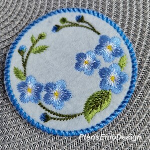 Forget-me-not Mug Rug Embroidery Design: ITH Machine Embroidery 4x4 ...