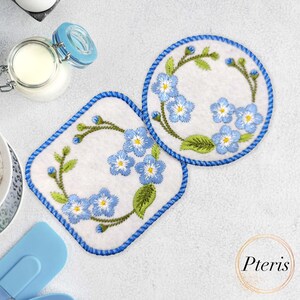 Forget-me-not Mug Rug Embroidery Design: ITH Machine Embroidery 4x4 ...