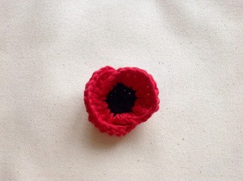 Crochet Red Poppy Pin Badge Brooch - Etsy UK
