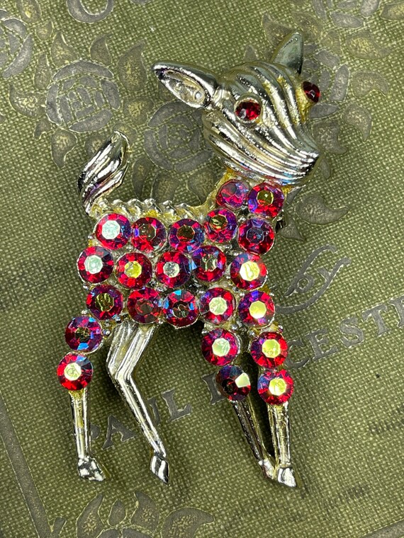 Vintage deer pin - Gem