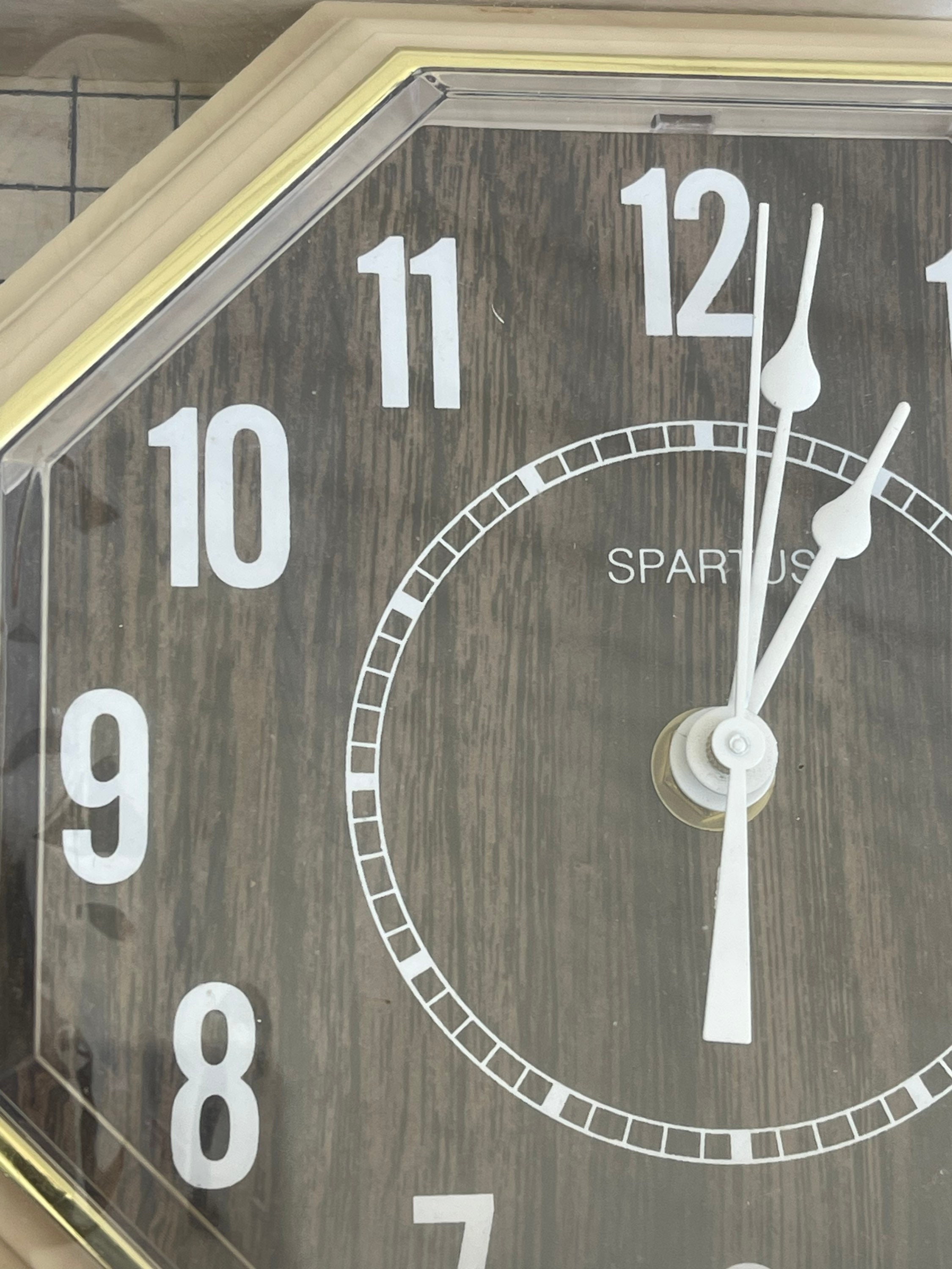 Vintage Octagon-nos-spartus Quartz Wall Clock-kitschy-kitchen Clock ...