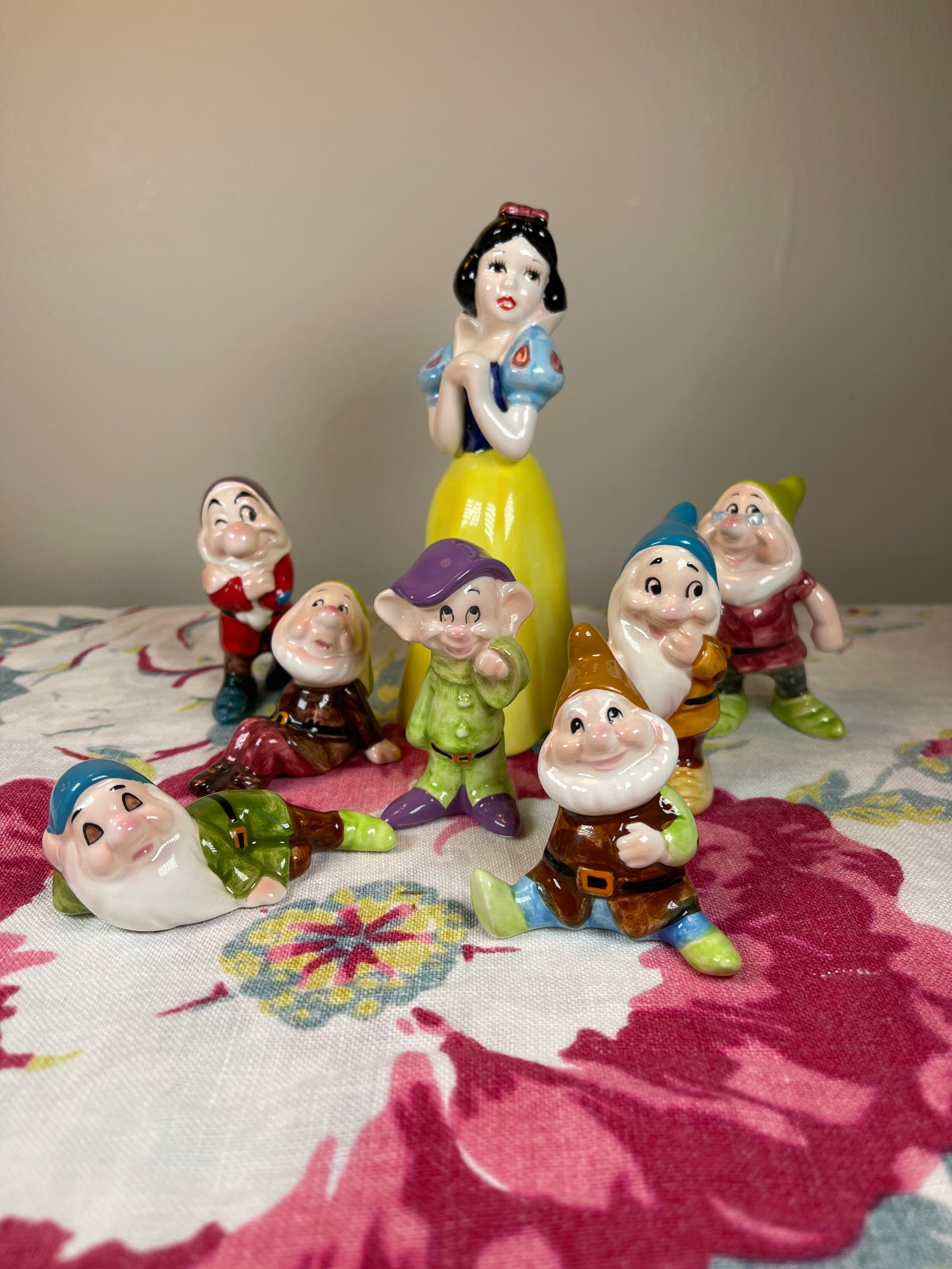Vintage Snow White And The Seven Dwarfs All Ceramic Figurine Etsy