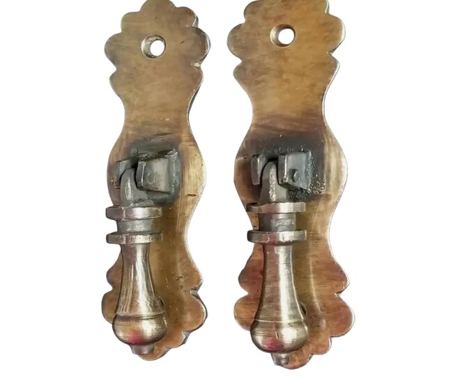 2 X Ornate Teardrop Pendant Brass Handles Drawer Pulls Scalloped Back 3 ...