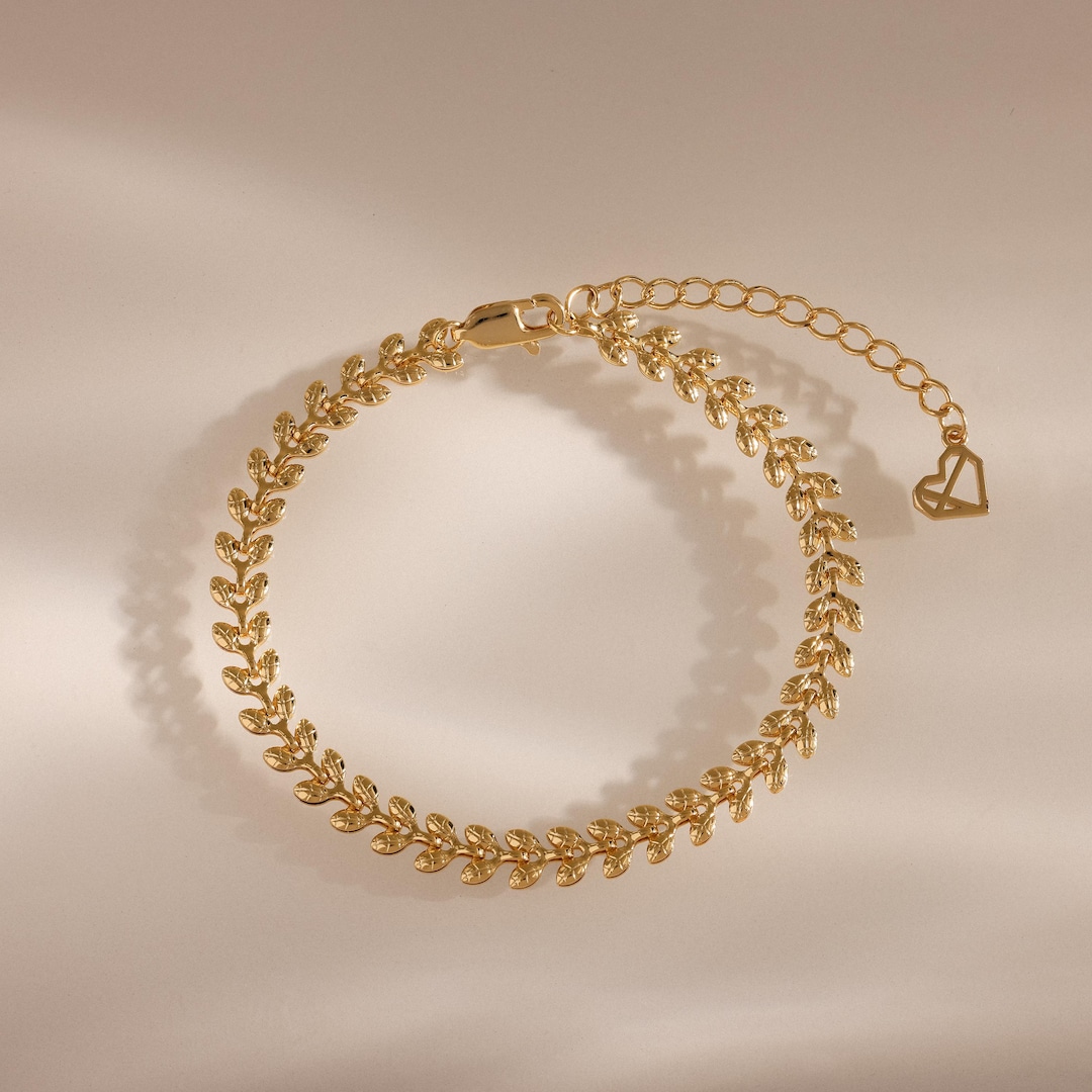 Fishtail Chain Bracelet by Caitlyn Minimalist • Wreath Leaf Stacking ...