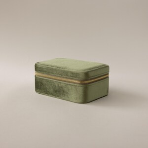 Green Velvet Jewelry Box by Caitlyn Minimalist • Travel Jewelry Box ...
