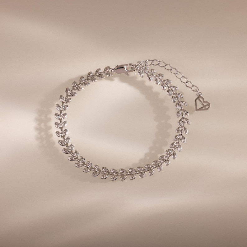 Fishtail Chain Bracelet by Caitlyn Minimalist • Wreath Leaf Stacking ...