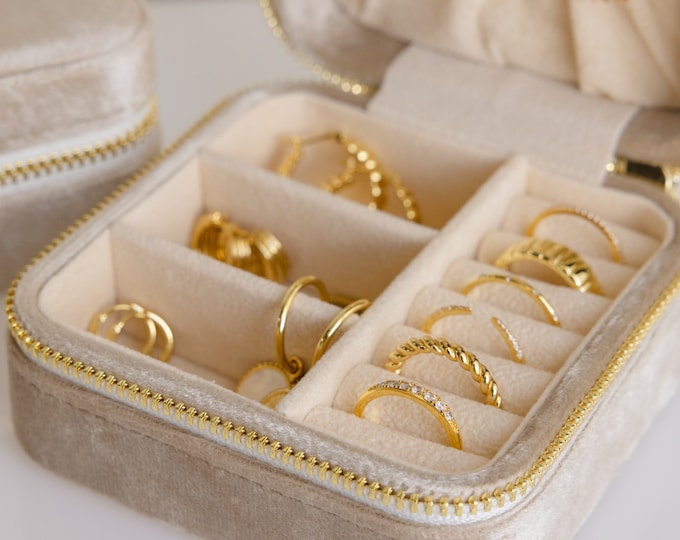Square Velvet Jewelry Box by Caitlyn Minimalist • Jewelry Holder ...