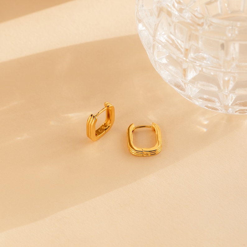 Ribbed Rectangle Link Hoops by Caitlyn Minimalist Minimalist - Etsy