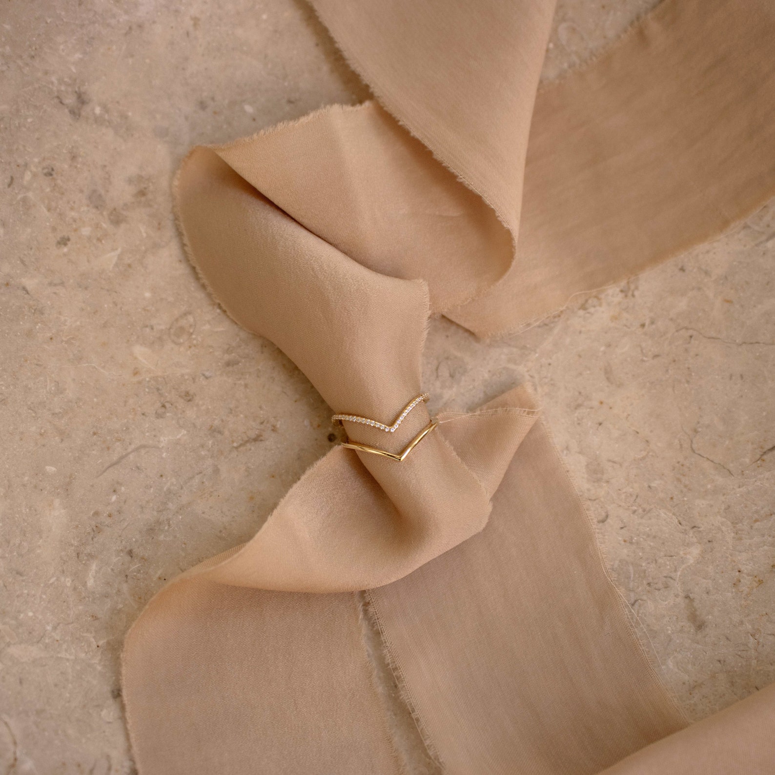 Curve Ring Set by Caitlynminimalist Set of 2: Diamond Chevron Ring ...