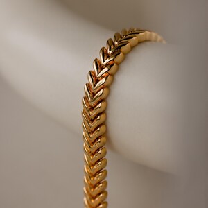 Ribbed Link Chain Bracelet by Caitlyn Minimalist • Chunky Fishtail Link ...