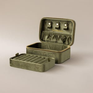 Green Velvet Jewelry Box by Caitlyn Minimalist • Travel Jewelry Box ...