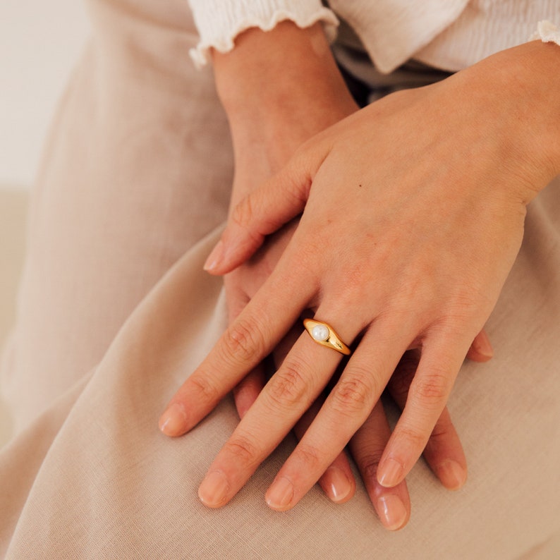 Pearl Signet Ring by Caitlyn Minimalist Vintage Pearl - Etsy