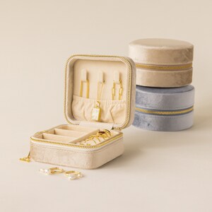 Square Velvet Jewelry Box by Caitlyn Minimalist • Jewelry Holder ...
