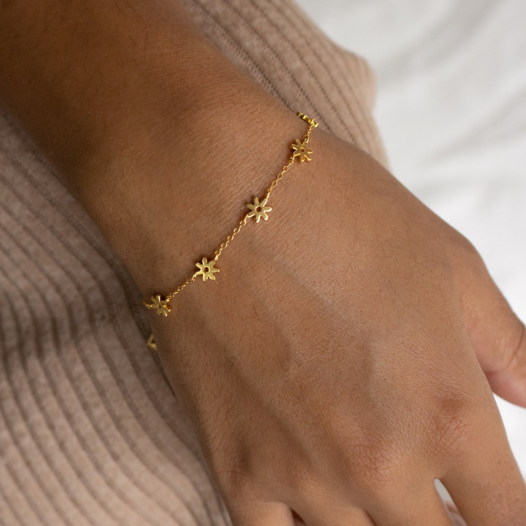 Flower Child Bracelet by Caitlyn Minimalist • Flower Charm Bracelet ...